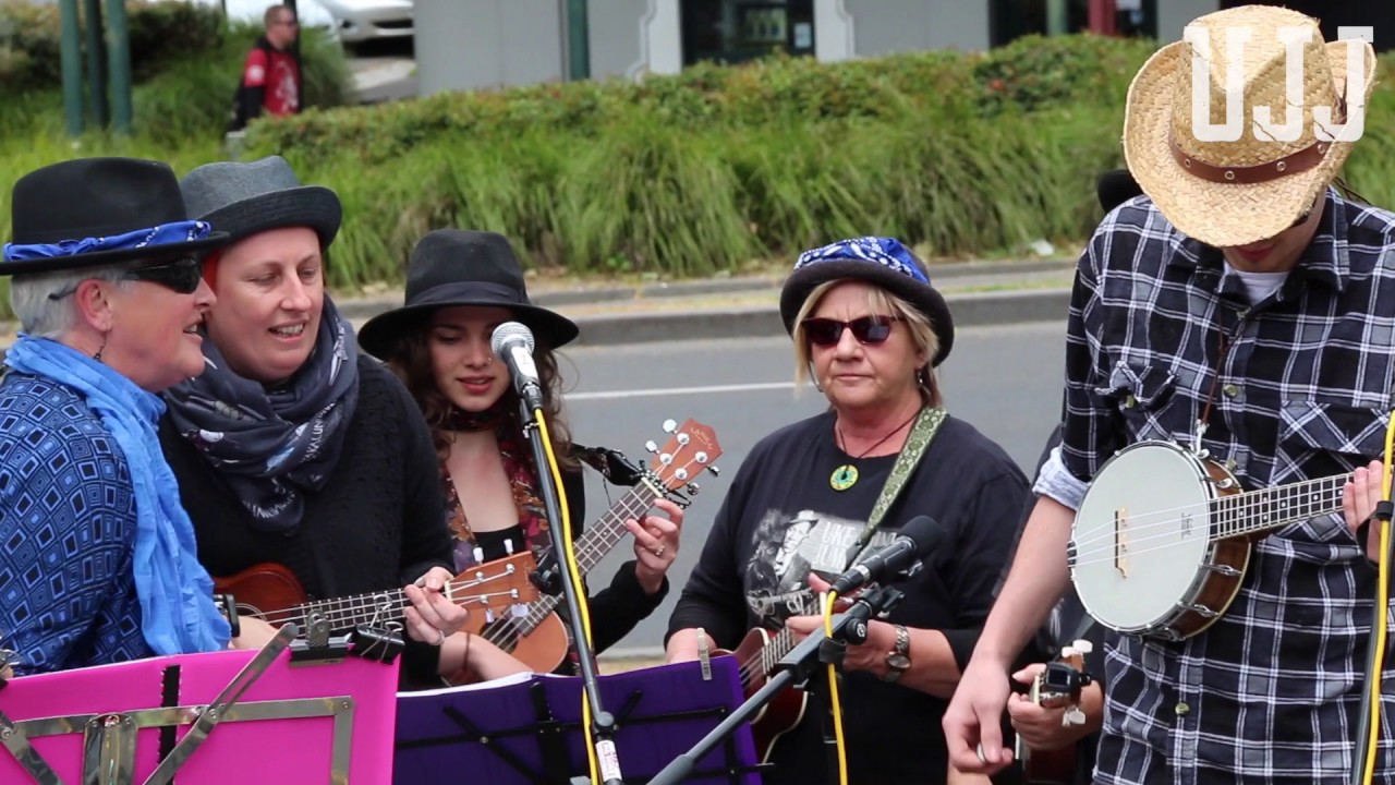 'Bowlegged Woman': The Bendigo Blues and Roots Festival 2016 - YouTube