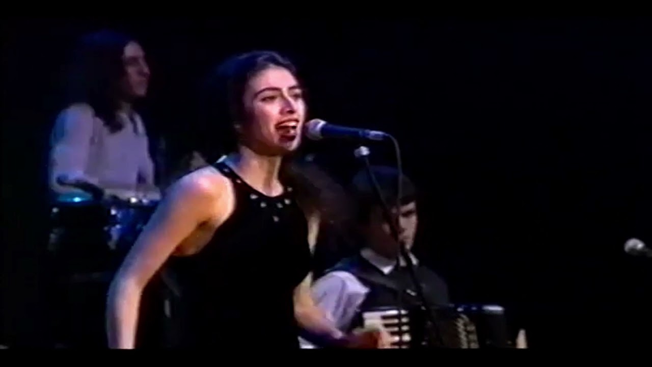 Marisa Monte - Na Estrada (ao vivo) - YouTube