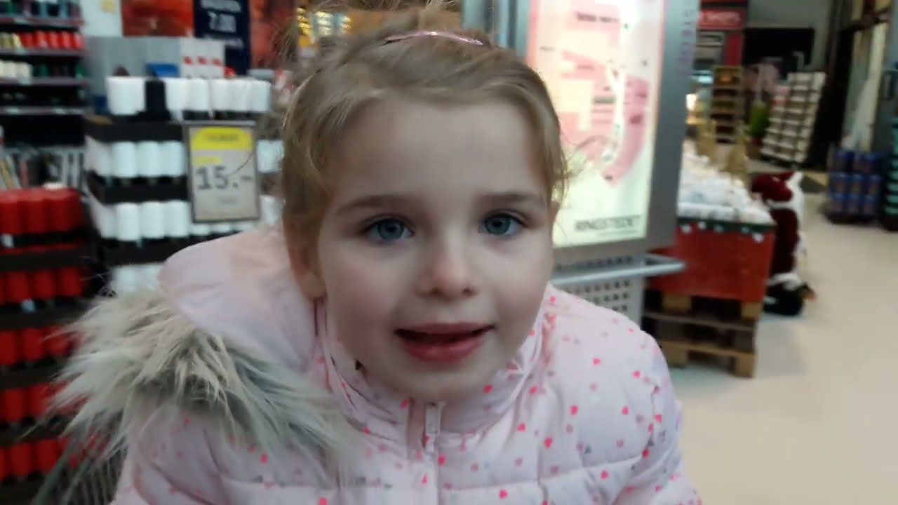 Sannevillefamily Sofia er med mor i Ringsted centret 😄🎅🤶👏 - YouTube