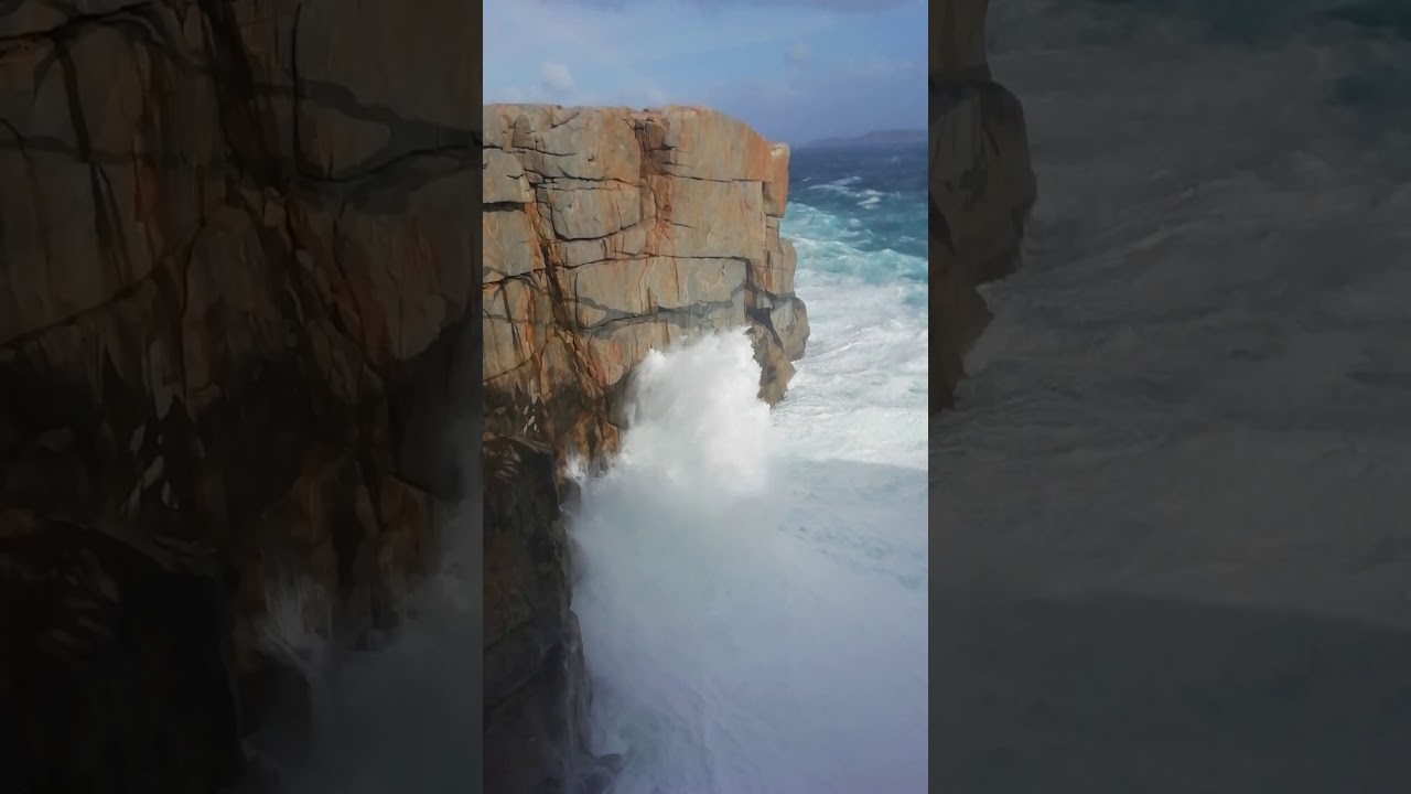 Large Waves Produce Crazy Splashes in Albany Coastal Crevice - YouTube