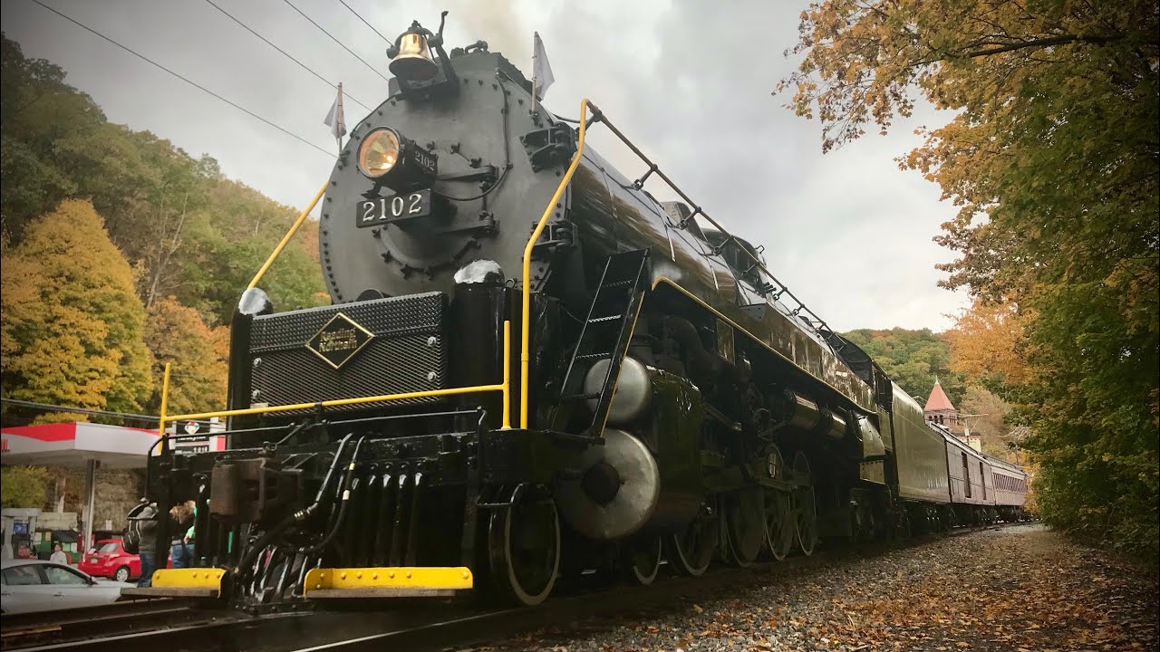 Reading & Northern 2102 Fall Foliage - YouTube