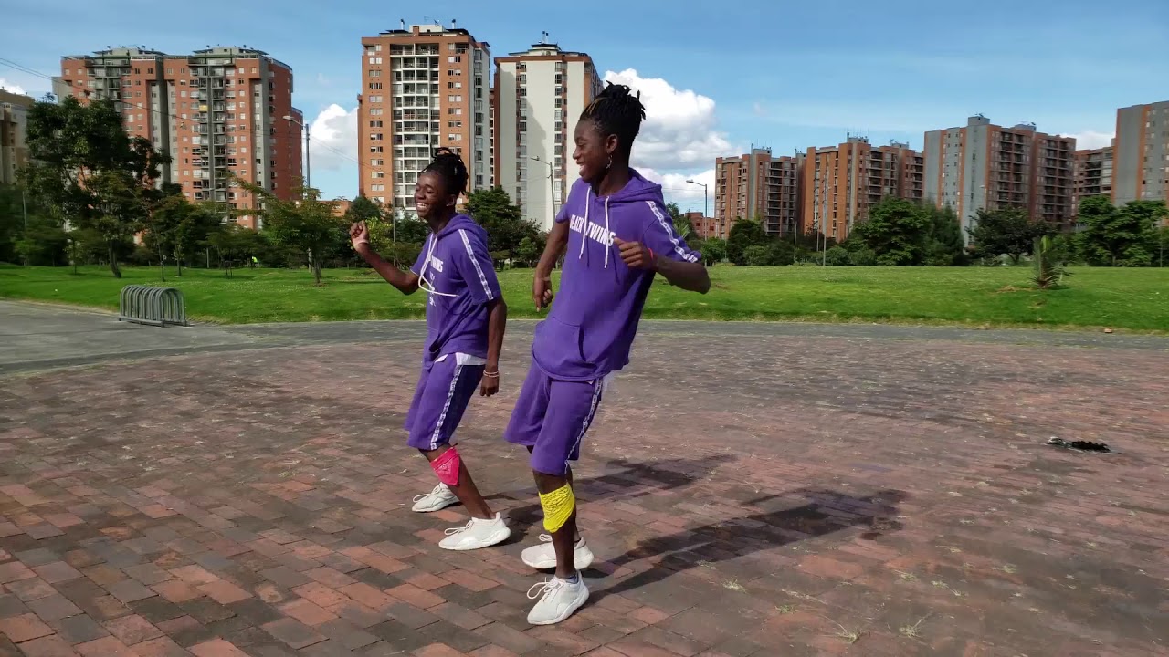 Blue Face - Thotiana - Video Dance - Black Twins - Baila Studio - YouTube