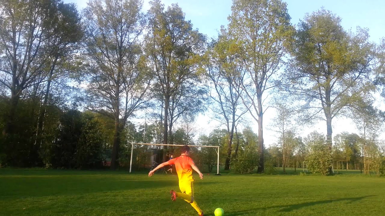 Free Kick/Roberto Carlos/Dutch - YouTube