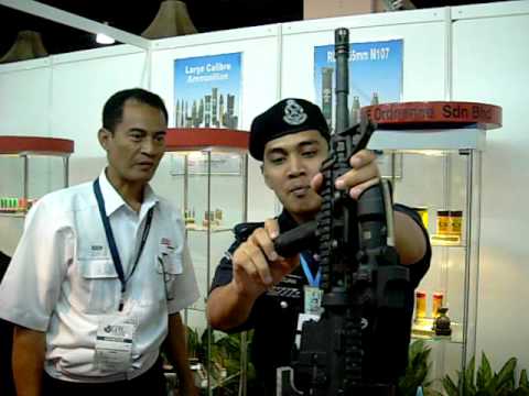 Malaysian police officer equipped the frontgrip to Colt M4A1 SOPMOD ...