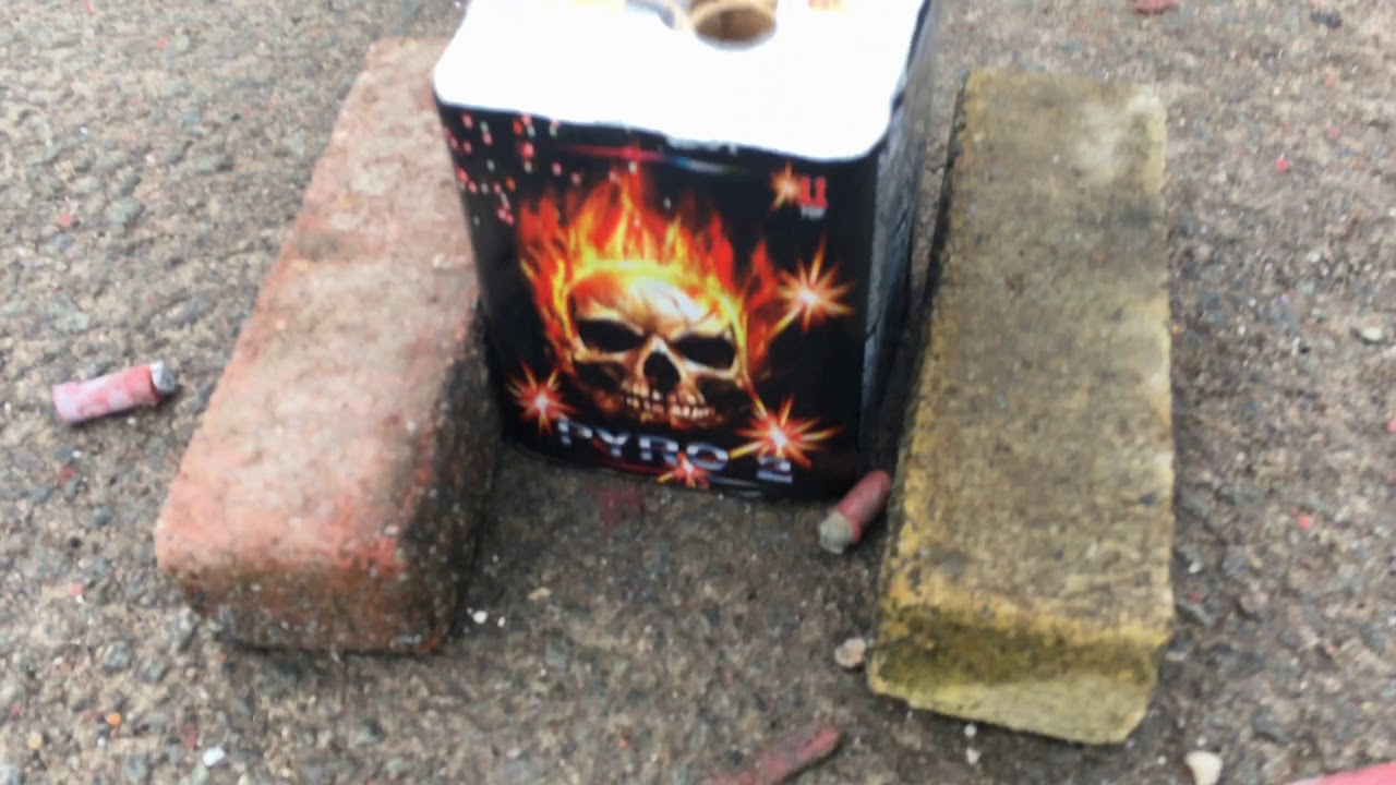 Pyro 2 : Pyrostar : Pyroshop : 16 Shots : Knalcake - YouTube