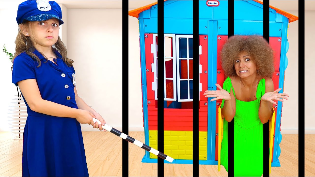 Who IS THAT in the HOUSE? POLICE OFFICER ????!! | Kids pretend Play ...