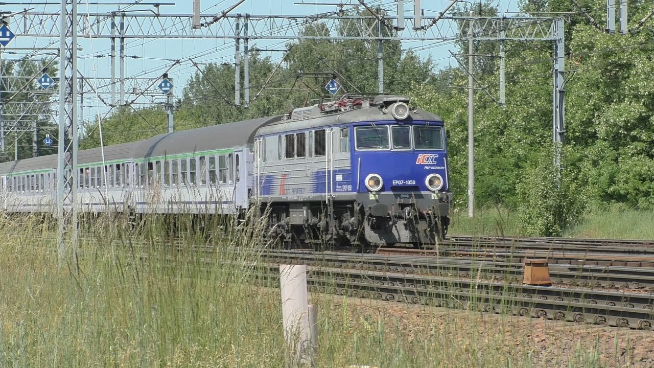 EP07 1050 303E PKP INTERCITY - YouTube