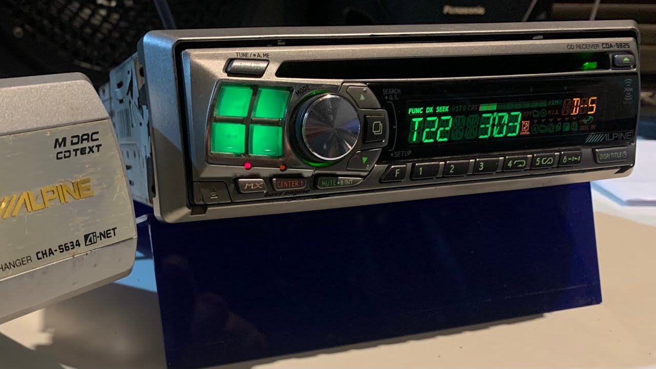 CD Player Alpine CDA-9825 (2004) + Disqueteira CHA-S634 (2004) - YouTube
