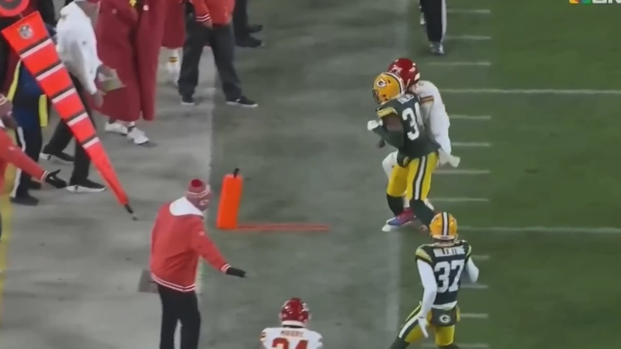 Jonathan Owens CONTROVERSIAL Late Hit on Patrick Mahomes | Chiefs vs ...