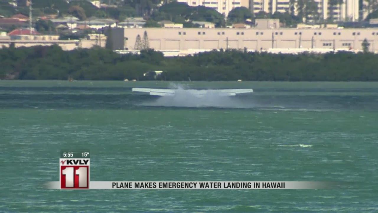 Plane Makes Emergency Water Landing In Hawaii - YouTube