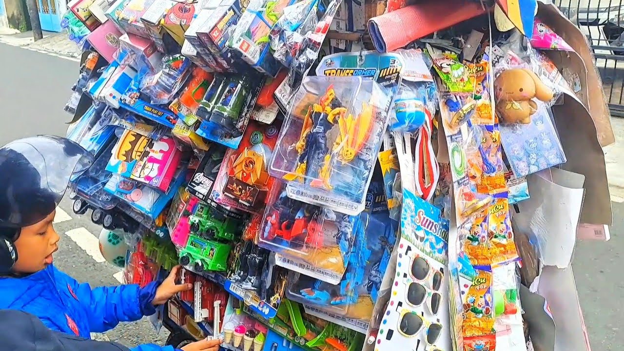 BELI MAINAN JADUL DI TUKANG MAINAN DEPAN SEKOLAH SD - YouTube
