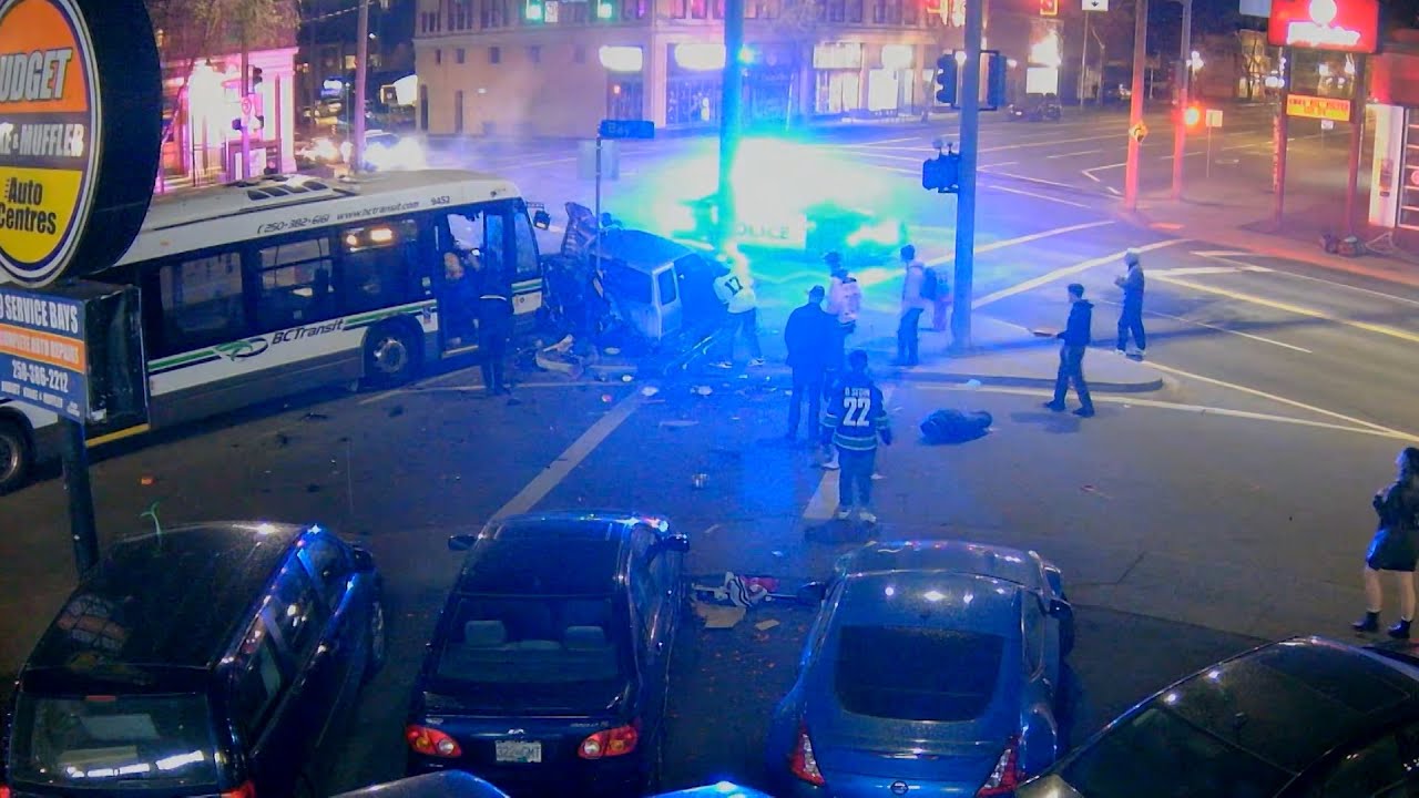 High-speed crash caught on camera - YouTube