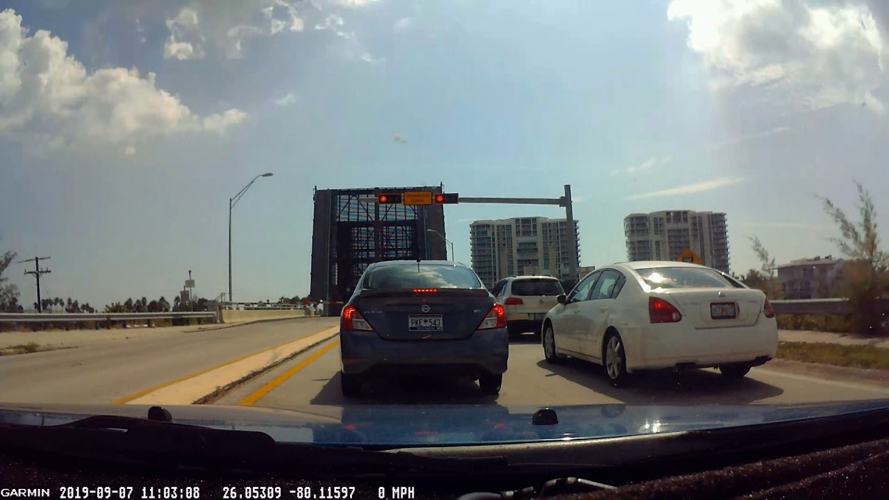 Video of a drawbridge going up and down from start to finish. - YouTube