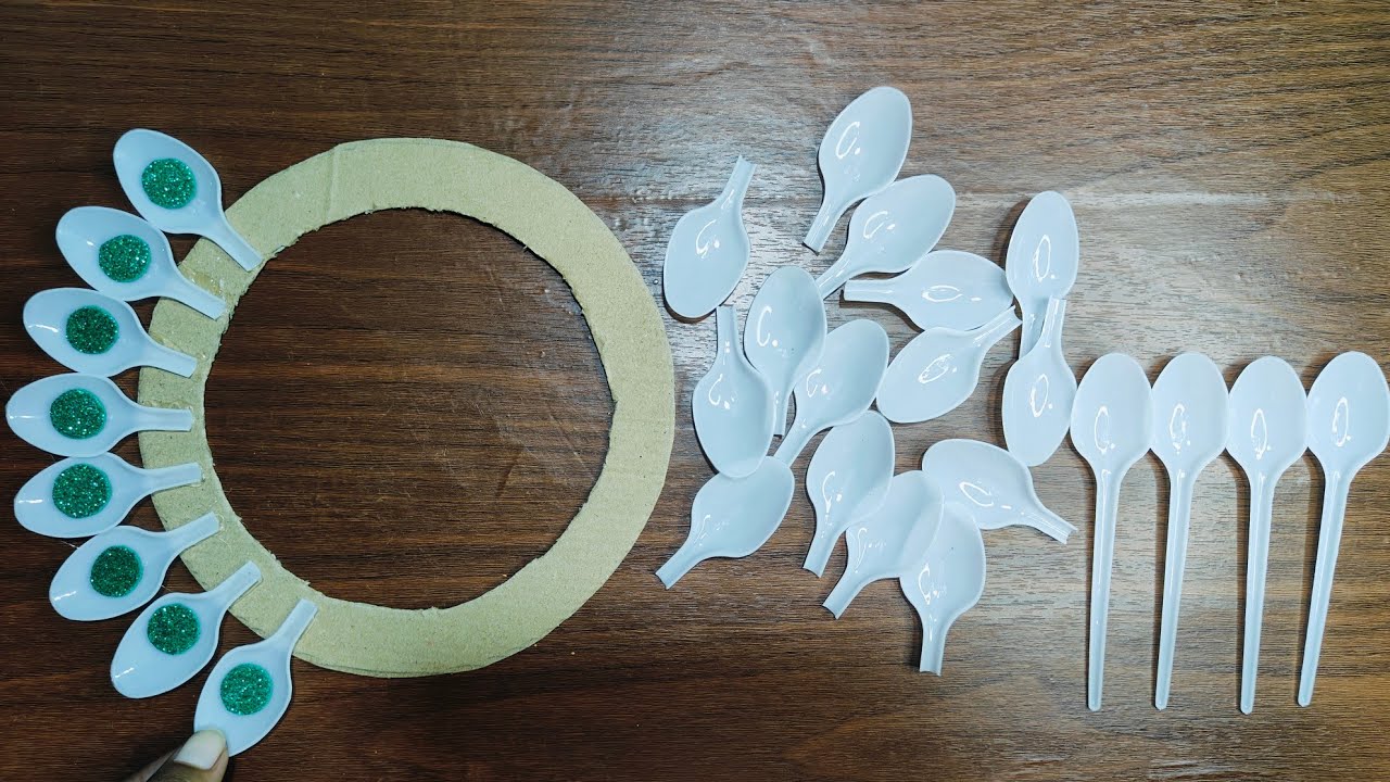 Beautiful Wall Hanging Craft Using Plastic Spoons | Paper Craft For ...