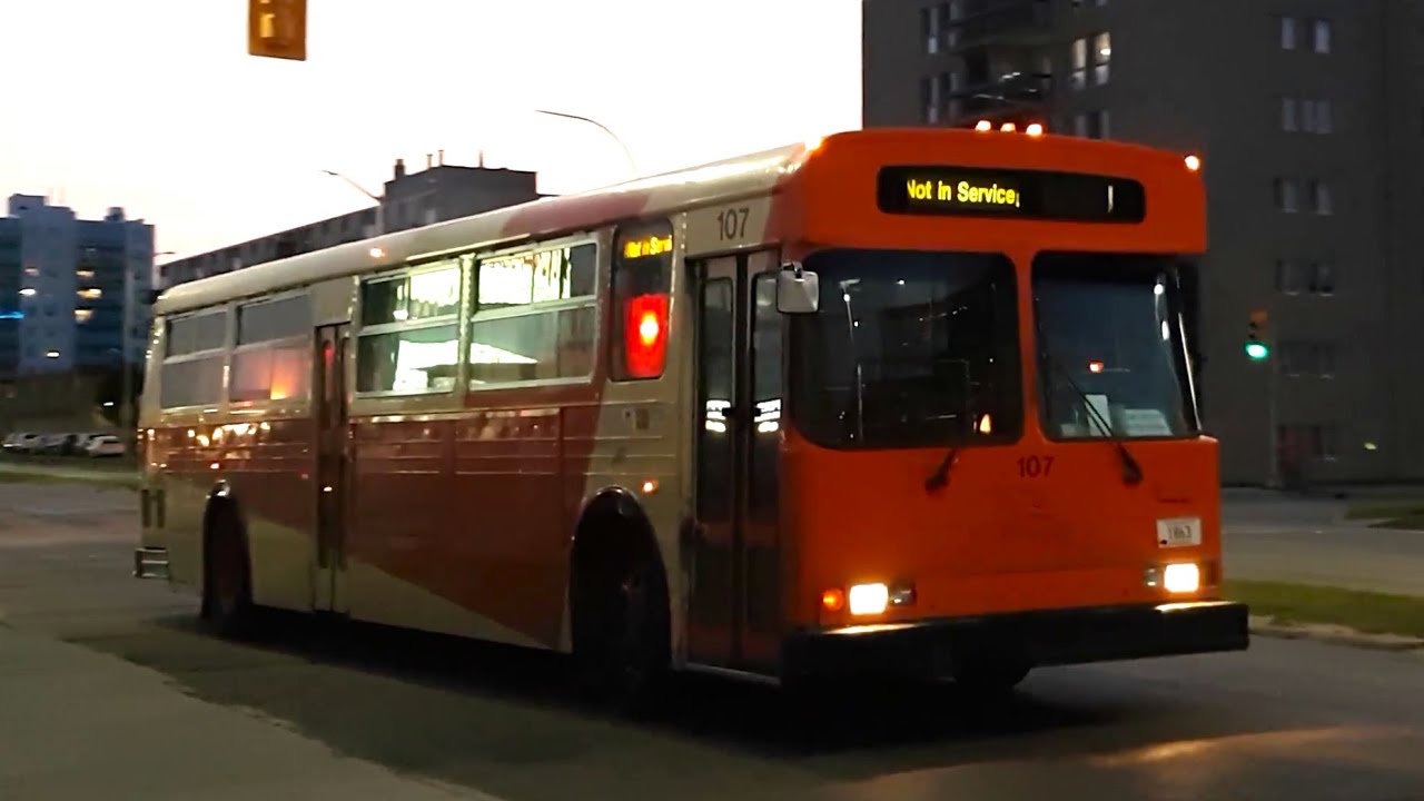 Classic Winnipeg Transit Buses Leaving Sunday Night Cruise - YouTube