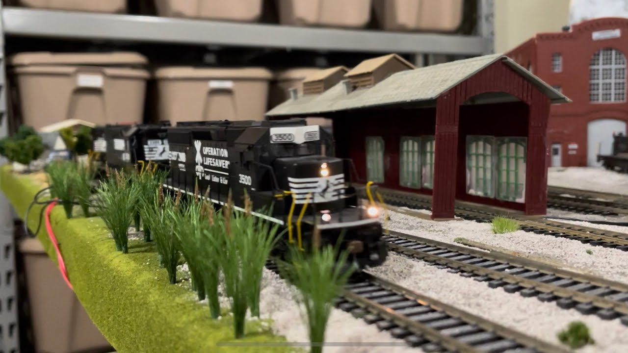 Ho Scale Norfolk Southern sd40-2 duo and sd70m led manifest train ...
