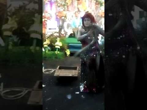 Penari Ular Artis Hot Bugul Kidul Pasuruan