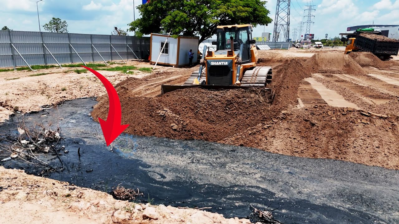 Powerful Dozer Shantui Moving Dirty Muddy In Deep Water Operation ...