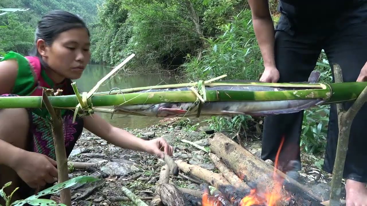 Survival Skills Catch Big Catfish, Primitive Life Meet Big Fish ...