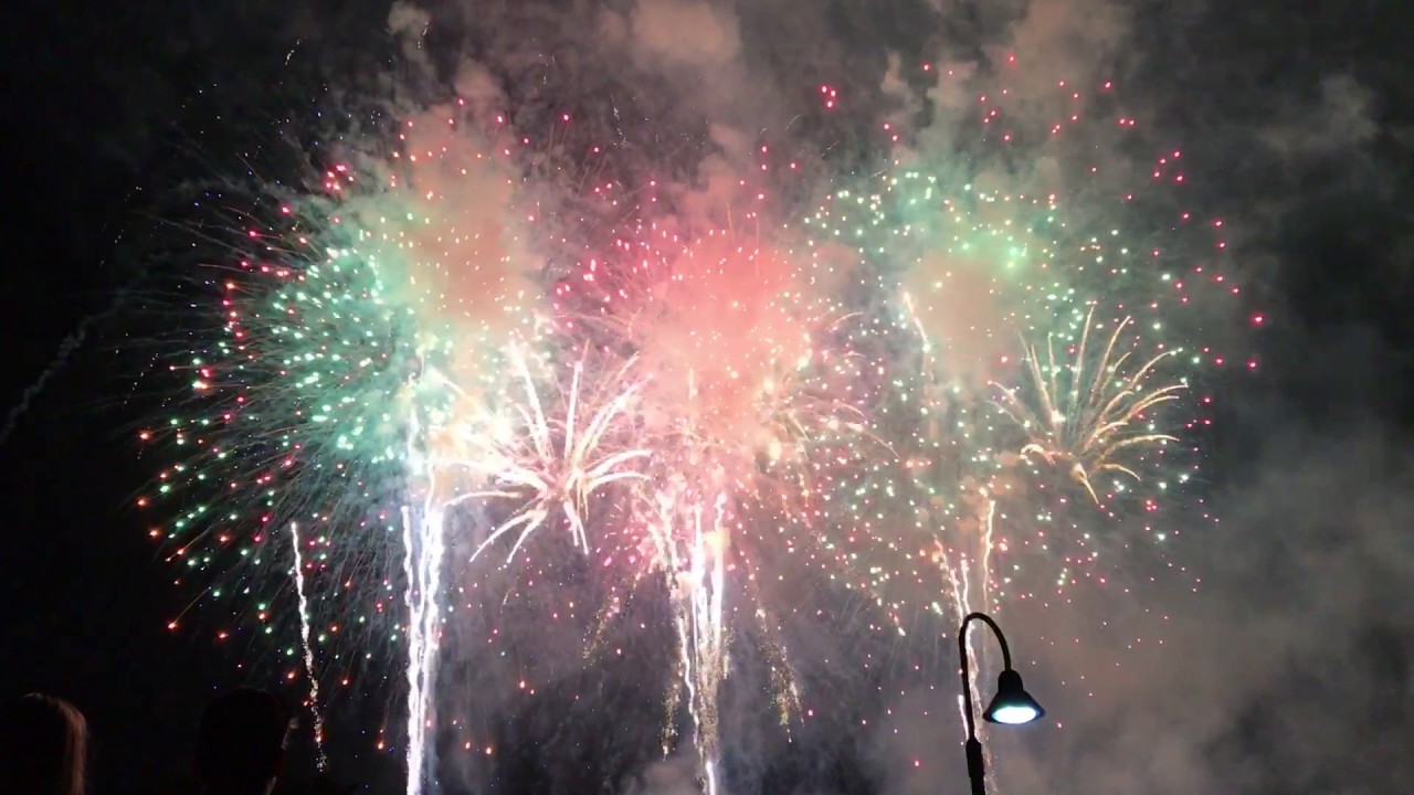 2017 Minneapolis aquatennial fireworks finale - YouTube