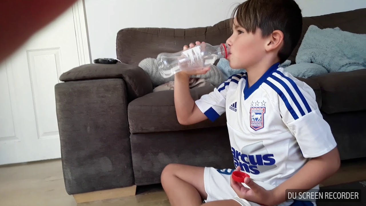 Bottle flips😉😉😉😉 - YouTube