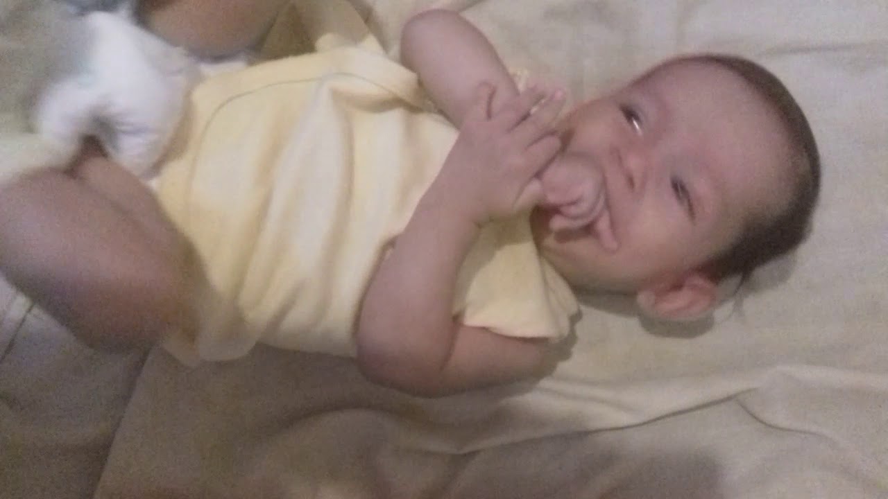 Bebé balbuceando| Baby babbling - YouTube