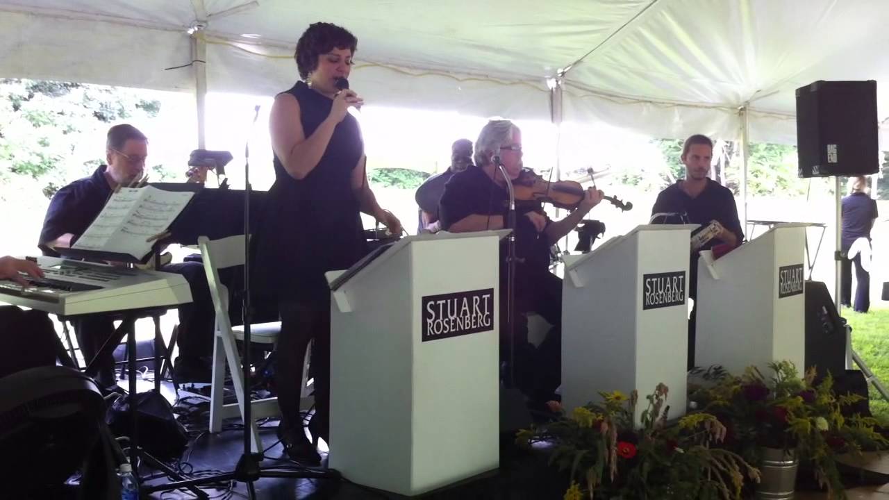Layla Frankel with the Stuart Rosenberg Band - Agua De Beber - YouTube