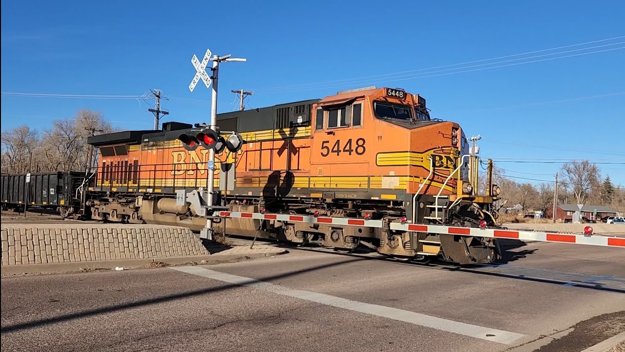 BNSF #5448 MOW train U GOLWCF5 16T at Fontaine Level Crossing - YouTube