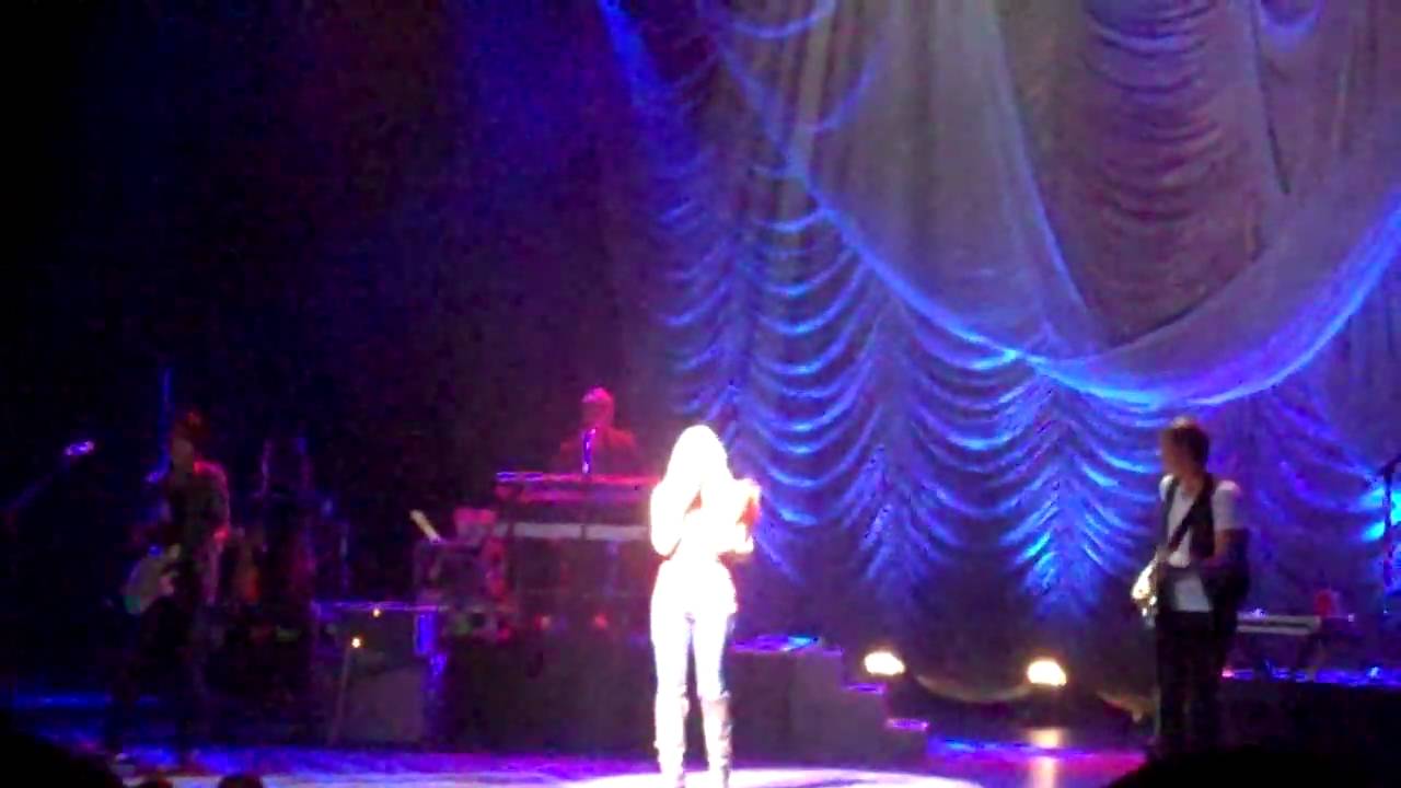 Colbie Caillat "Realize" HD Live from Ruth Eckerd Hall - YouTube