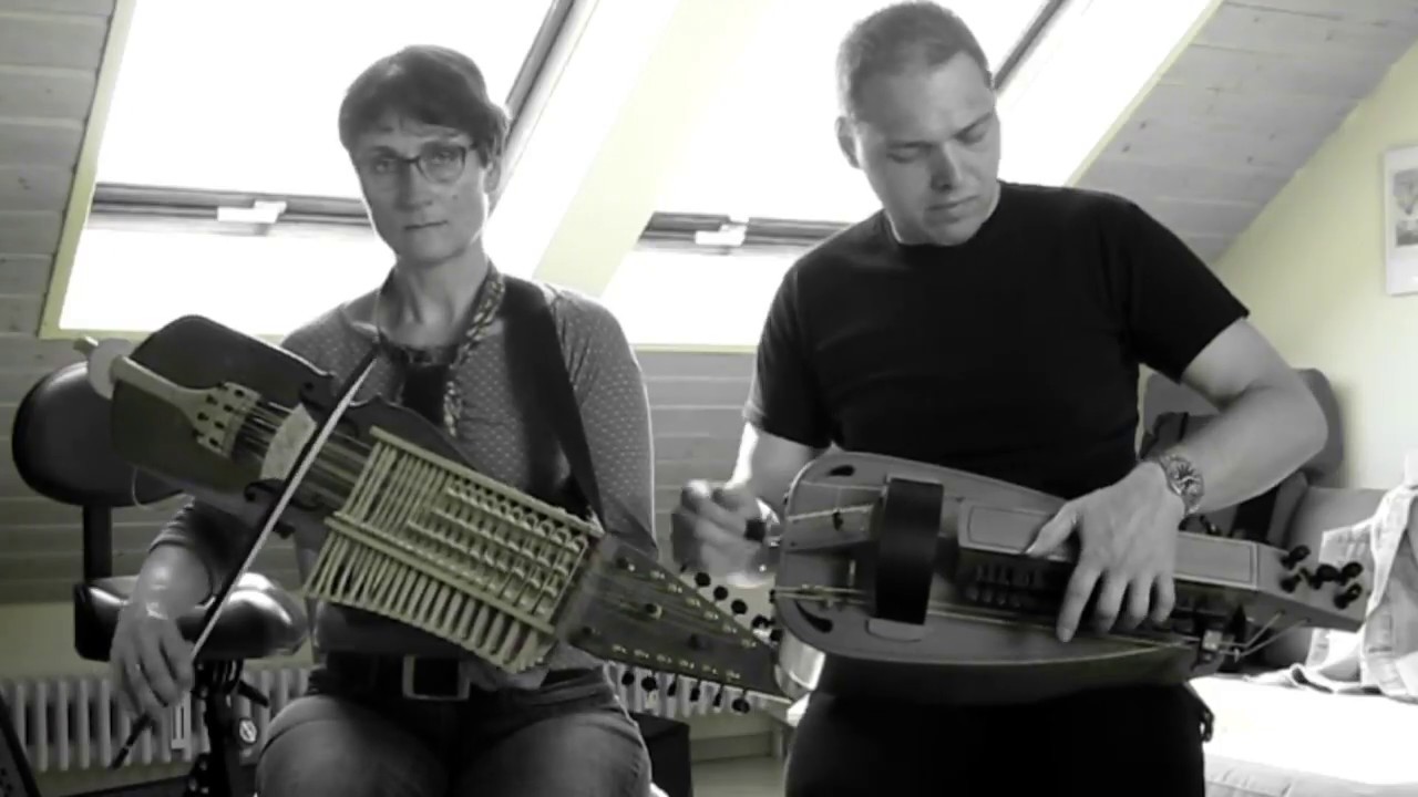 Duo Herbstzeitlose spielen "Chansonette" von Colin Muset, 13Jh. - YouTube