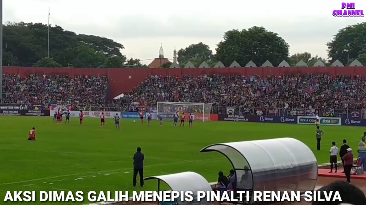 🔥AKSI DIMAS GALIH SAAT MENEPIS TENDANGAN PINALTI RENAN SLIVA - YouTube