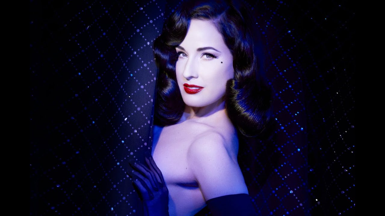 Dita Von Teese, "évangéliste du glamour" - YouTube
