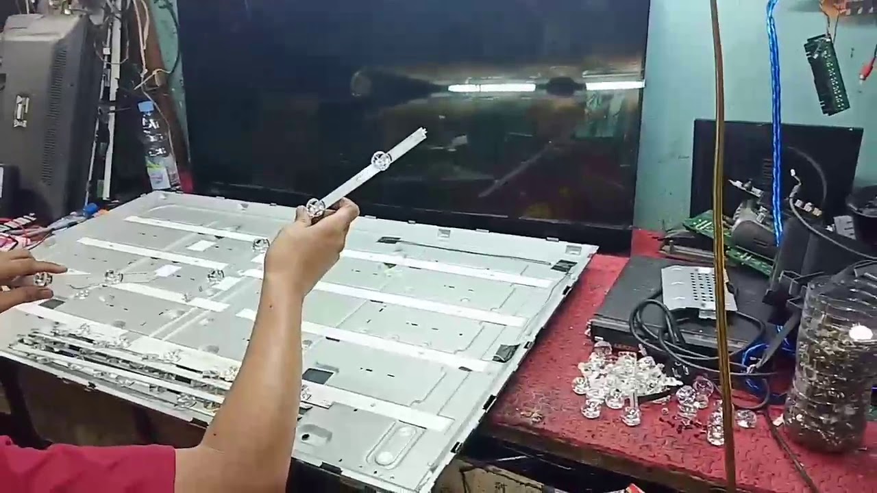 LG Smart TV 47 inches repair!! REPLACE Backlight - YouTube