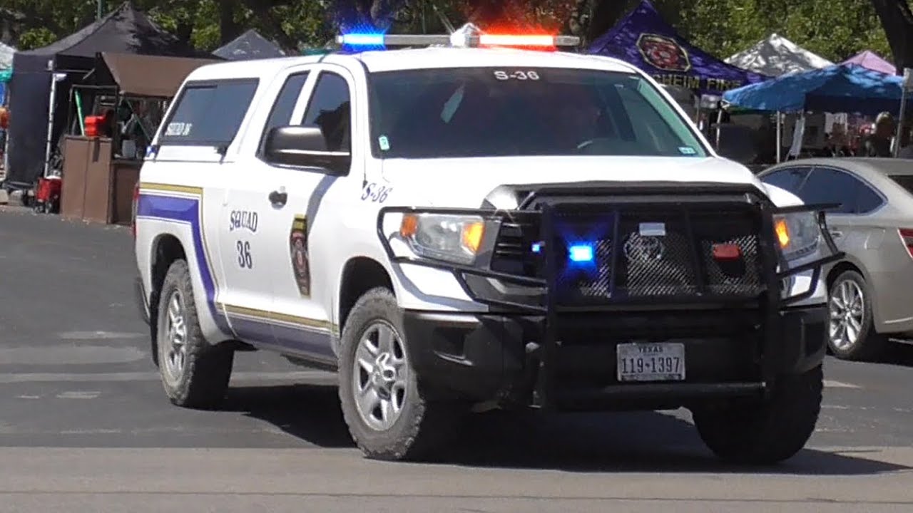 Bergheim Volunteer Fire Department Squad 36 Responding Code 3 - YouTube