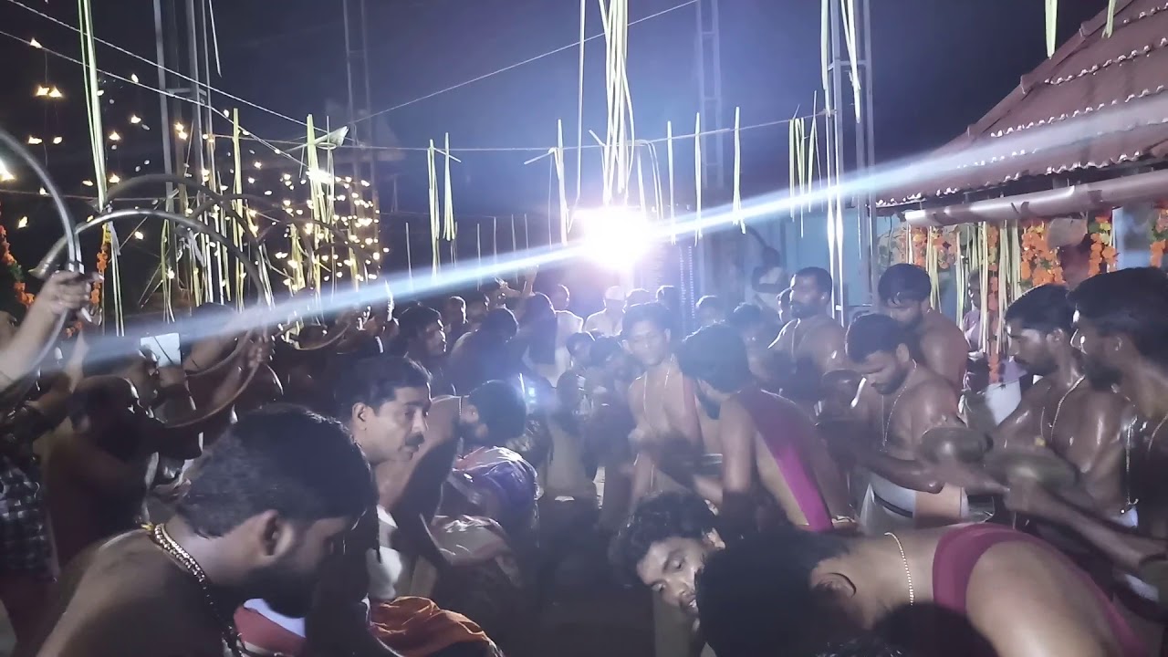 Kalamandalam vinayan and akkikkav Ananda Krishnan at varavoor pilakkad ...