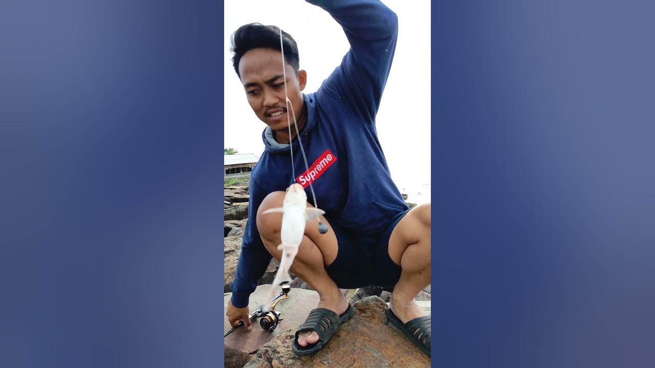 mancing di muara panimbang sambil nunggu berbuka puasa - YouTube