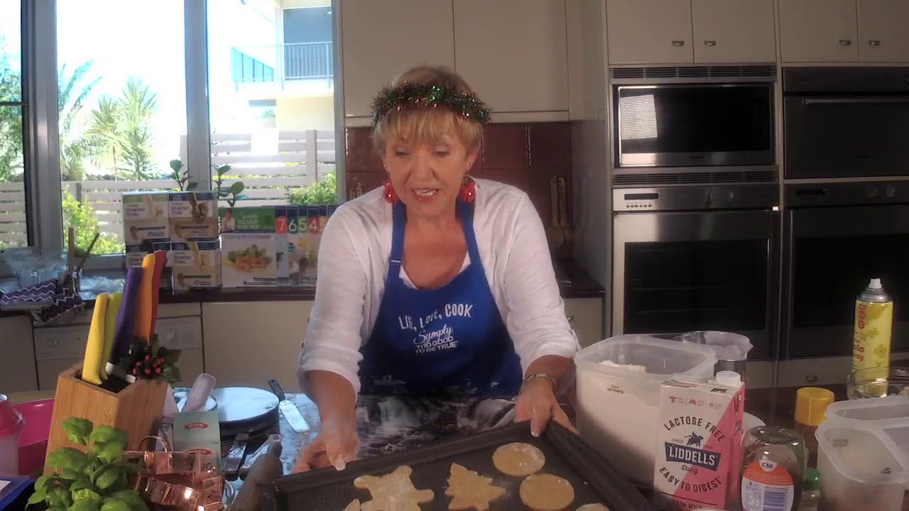Gingerbread | Thursdays with Annette | 3rd December 2020 - YouTube