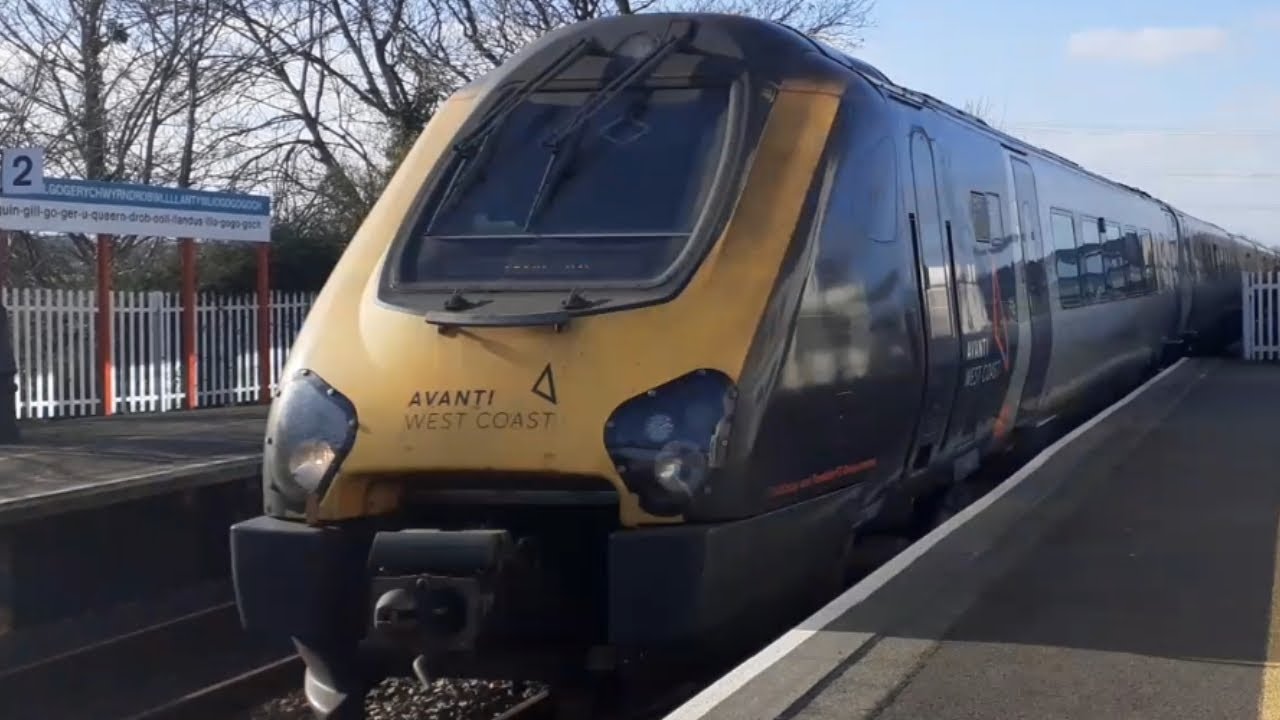 Avanti Class 221108 + 221116 passes (reduced camera shake) - YouTube