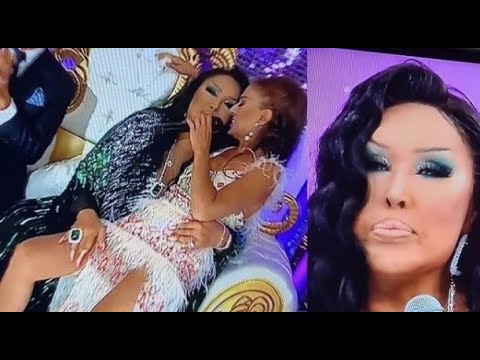 Yıldız Tilbe Bülent Ersoyun Kucağına Oturdu