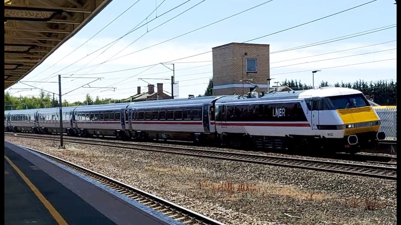 Newly-liveried 91127 on it's first day in service. - YouTube