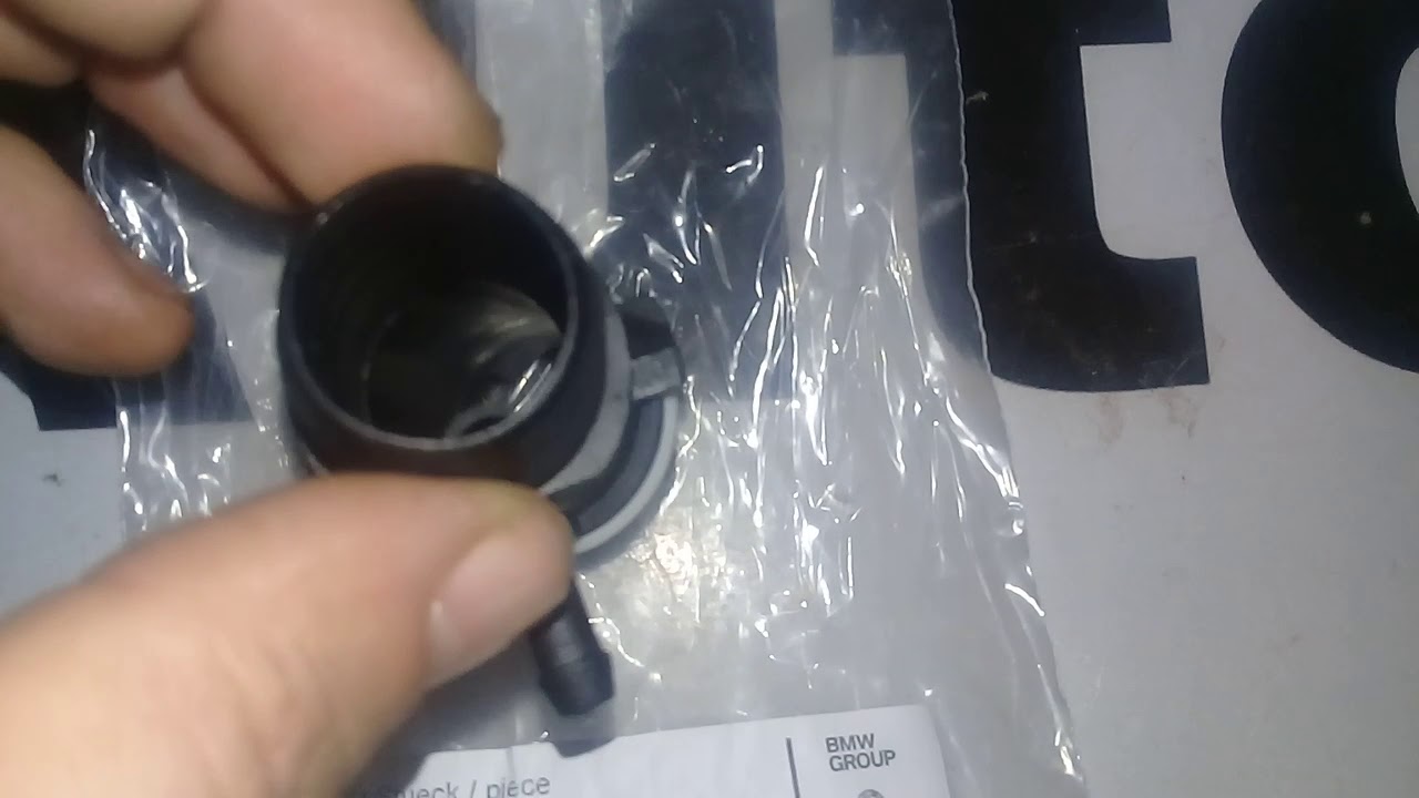 11611738629 BMW Фланец системы охлаждения - YouTube