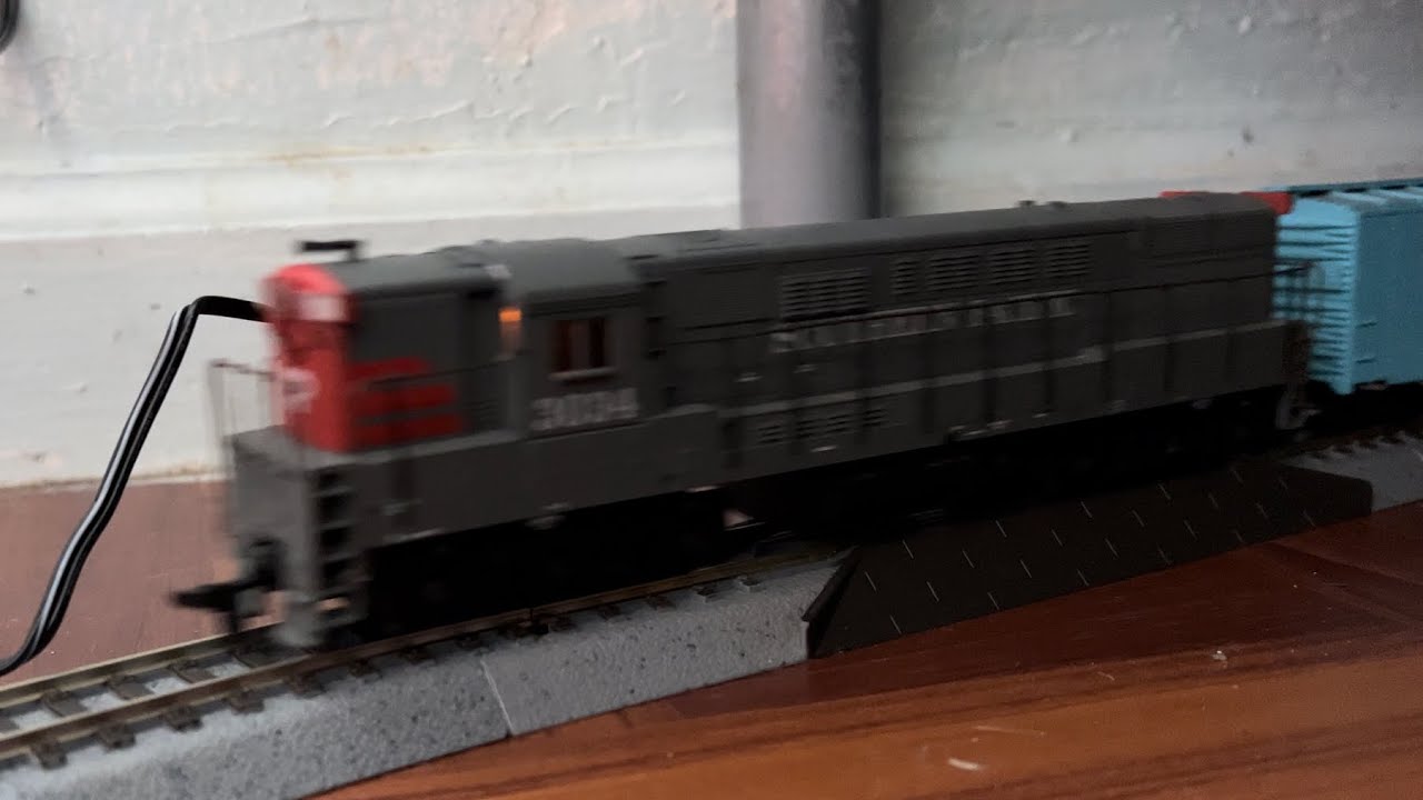Ho Scale Southern Pacific H24-66 - YouTube