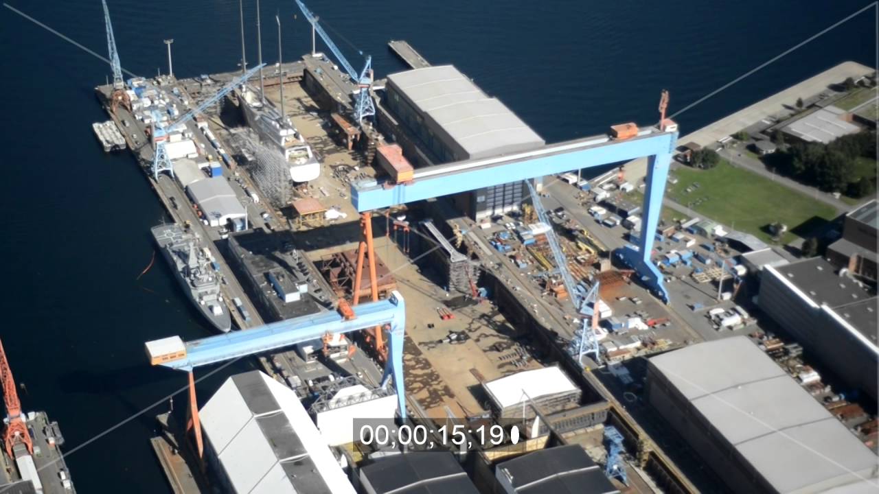 Werftgelände der Howaldtswerke-Deutsche Werft GmbH ( HDW ) in Kiel ...