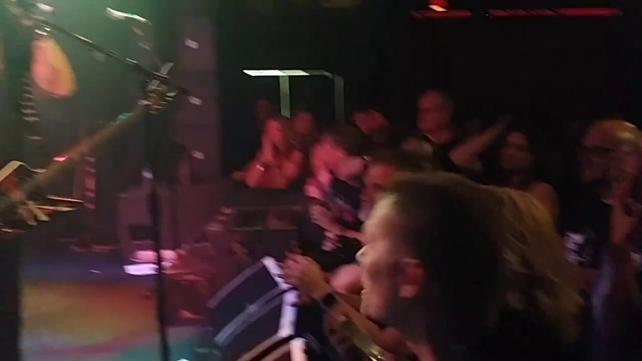 AUTOGRAPH. "Steve Lynch's guitar solo" @ Count's Vampd Rock Bar in Las ...