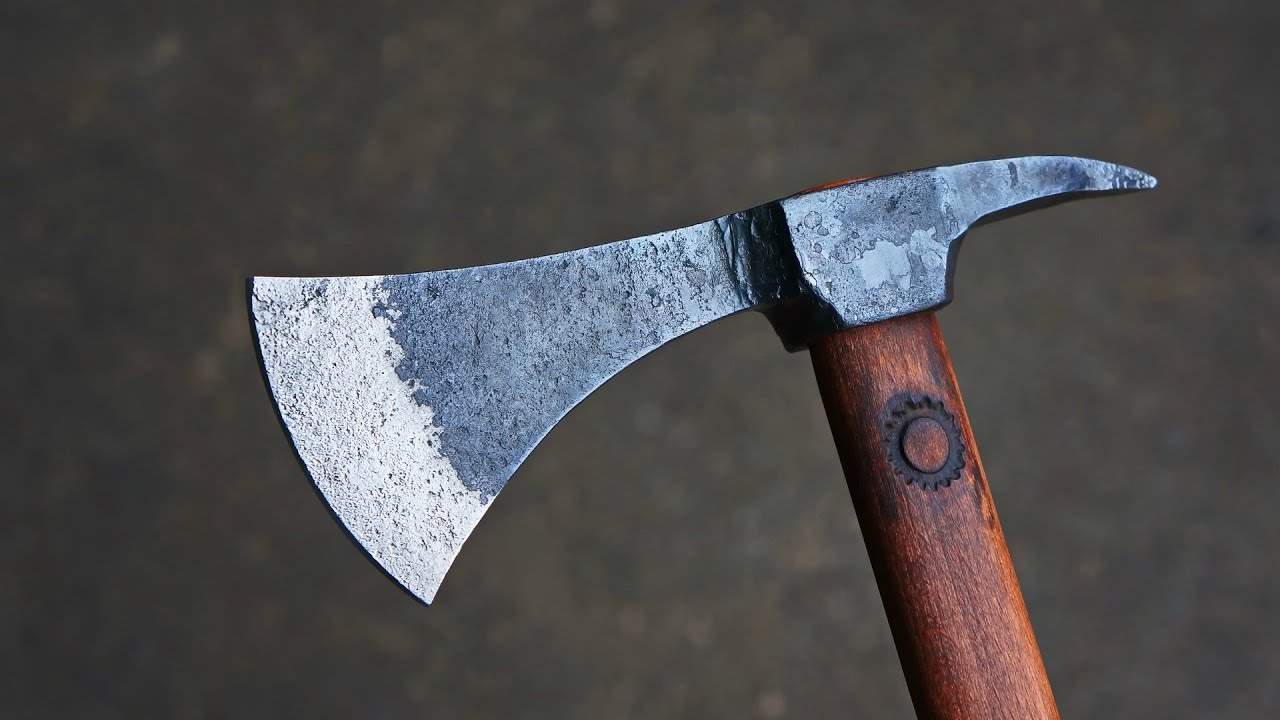 Reforging. Tomahawk from a very strange hammer. - YouTube