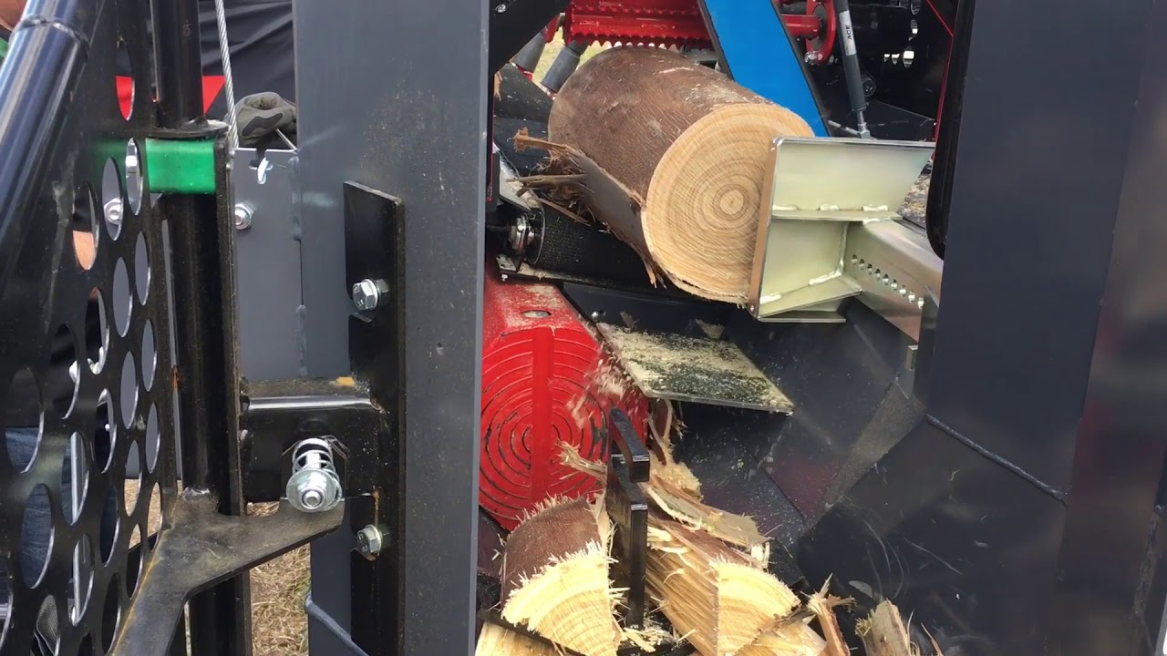 Palax KS 45S firewood processor splits eucalyptus trees in Portugal ...