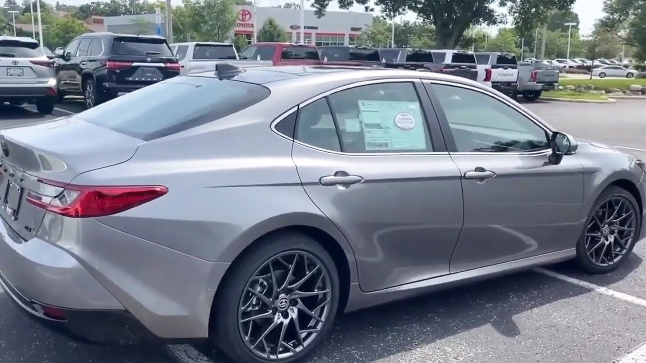 2025 Toyota Camry XLE HSE walkaround - YouTube