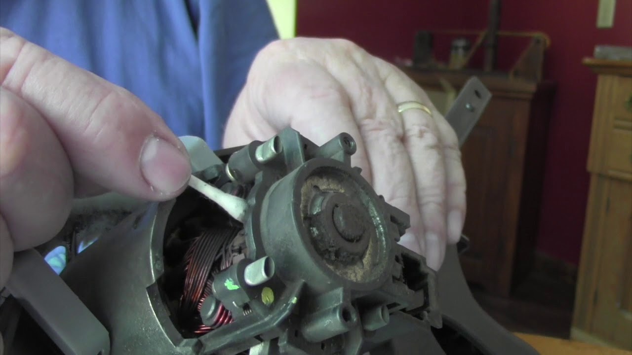 Repairing Fortwo Fan Motor - YouTube
