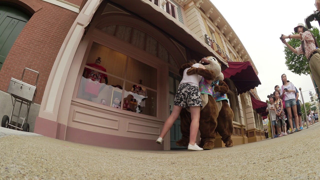 HKDL Summer 2018 final visit Chip and Dale - YouTube