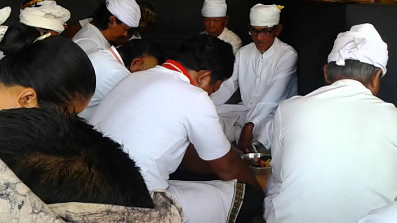 Baris Cina Renon - YouTube